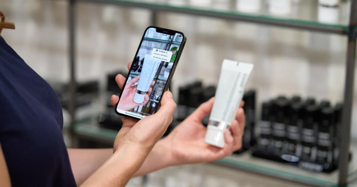 What is a Hybrid Retail Store and How to Master it Fast